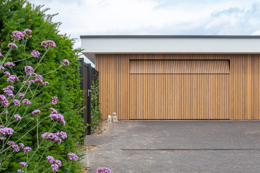 Dit is waarom jij zou moeten kiezen voor een houten garagedeur!